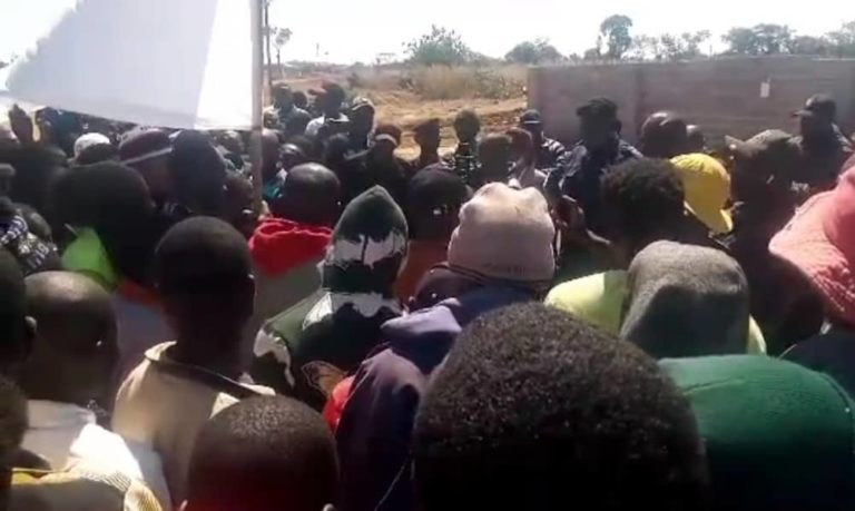 Sakania, la population de Lonshi manifeste contre SABWE MINING
